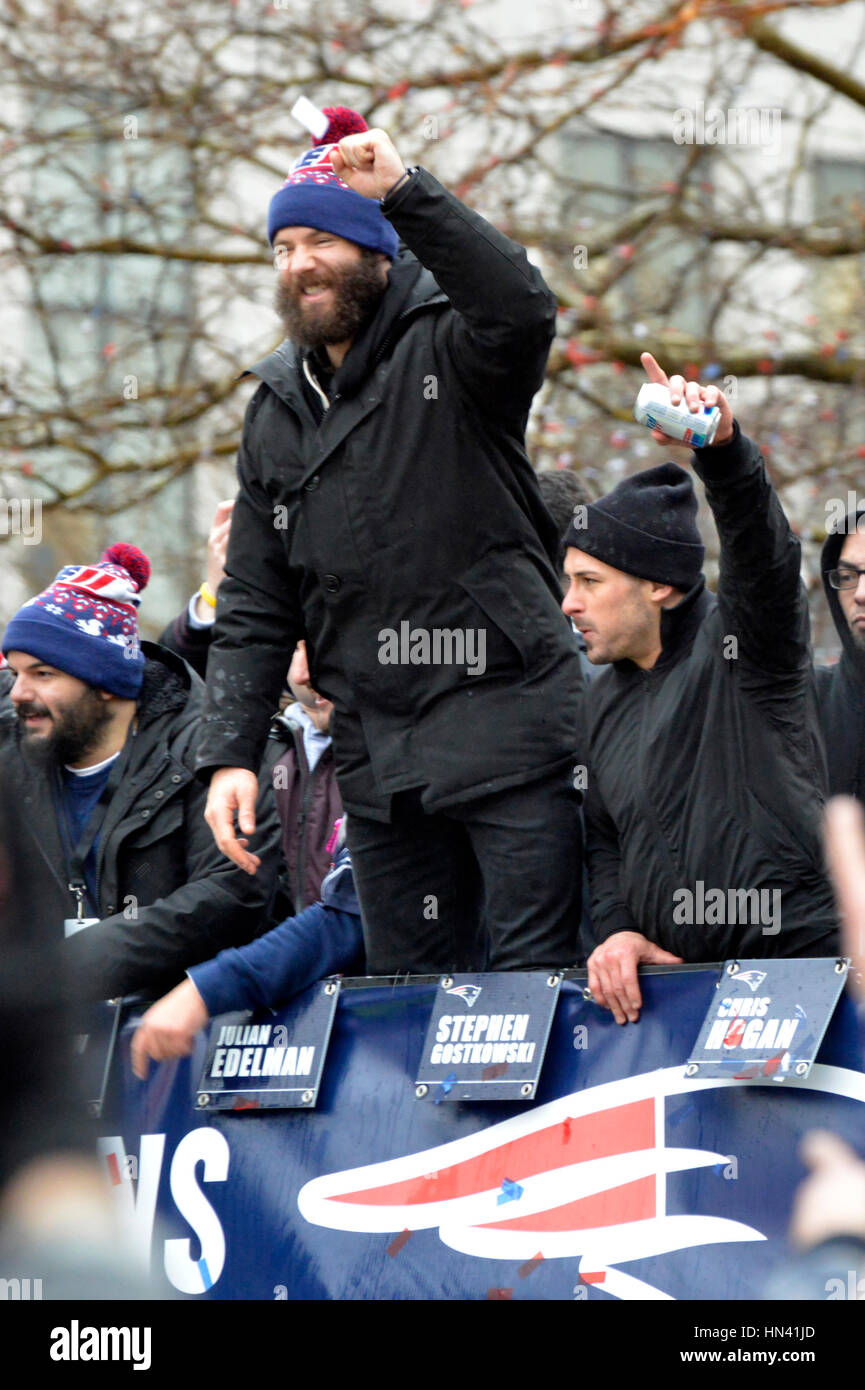 Boston, Massachusetts, USA. 7th Feb, 2017. Fans have come out in a ...
