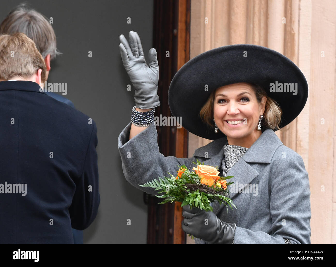 Weimar, Germany. 08th Feb, 2017. Königin Maxima der Niederlande winkt ...