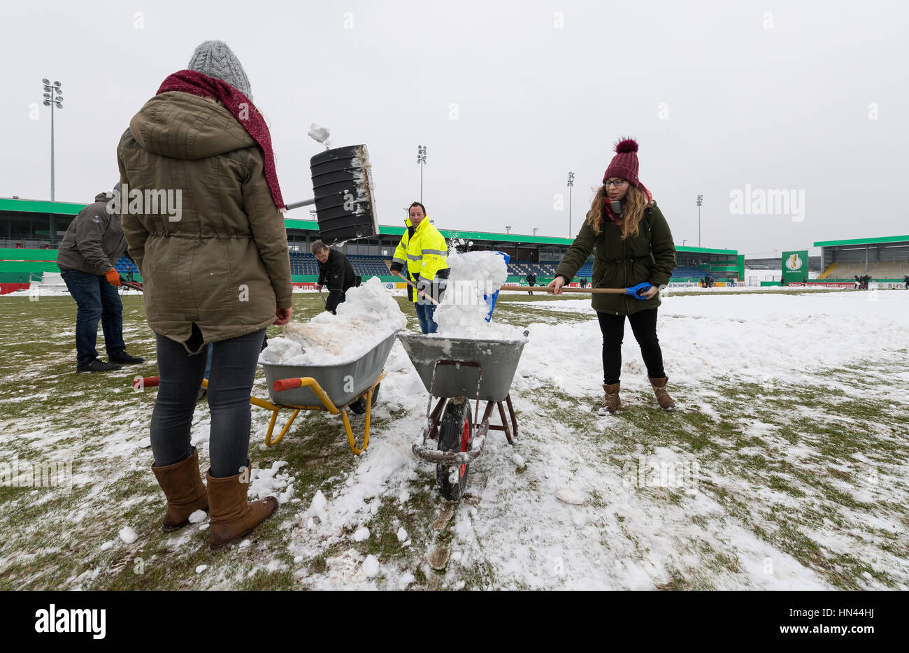 Lotte, Germany. 8th Feb, 2017. Fans and helpers have followed the call ...