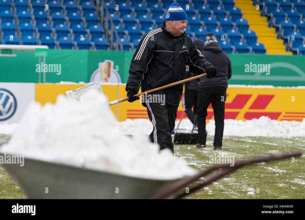 Lotte, Germany. 8th Feb, 2017. Fans and helpers have followed the call ...
