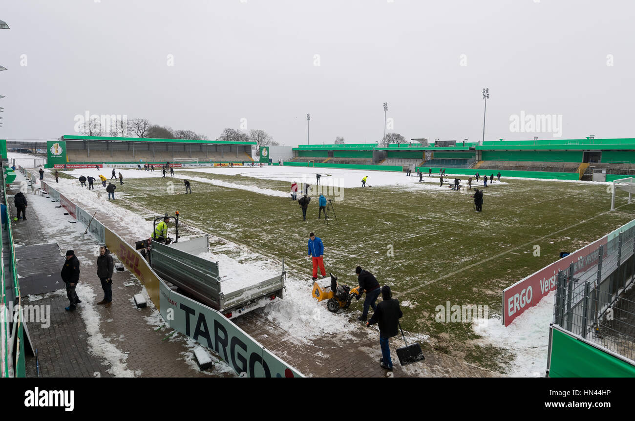 Lotte, Germany. 8th Feb, 2017. Fans and helpers have followed the call ...