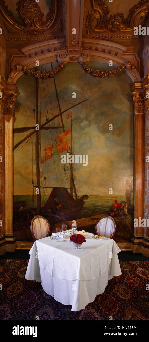 Mar a lago dining room hi-res stock photography and images - Alamy