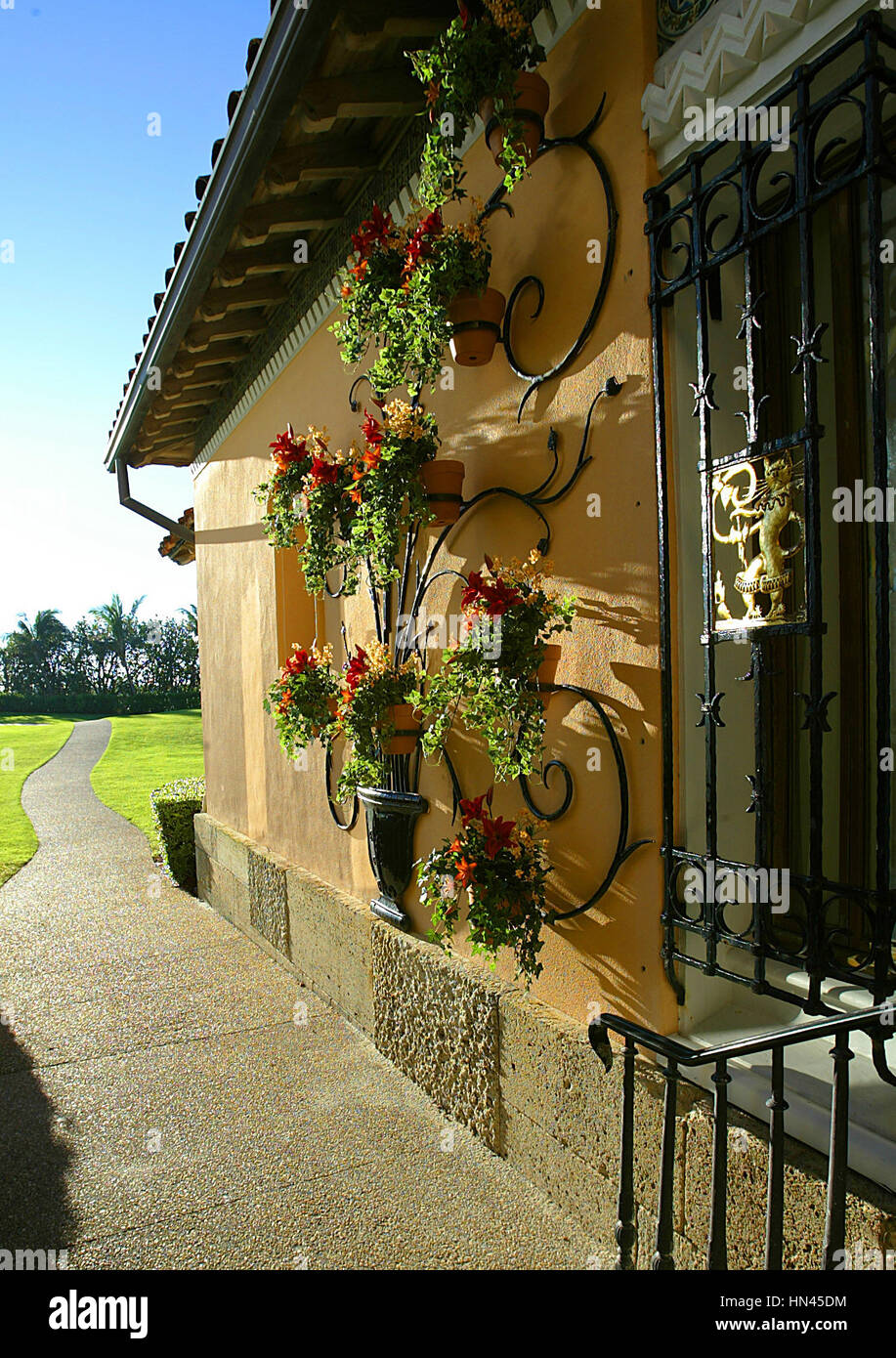 Mar a lago pool hi-res stock photography and images - Alamy
