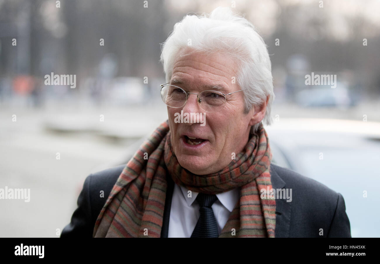 Berlin, Germany. 08th Feb, 2017. US actor Richard Gere arrives for his ...