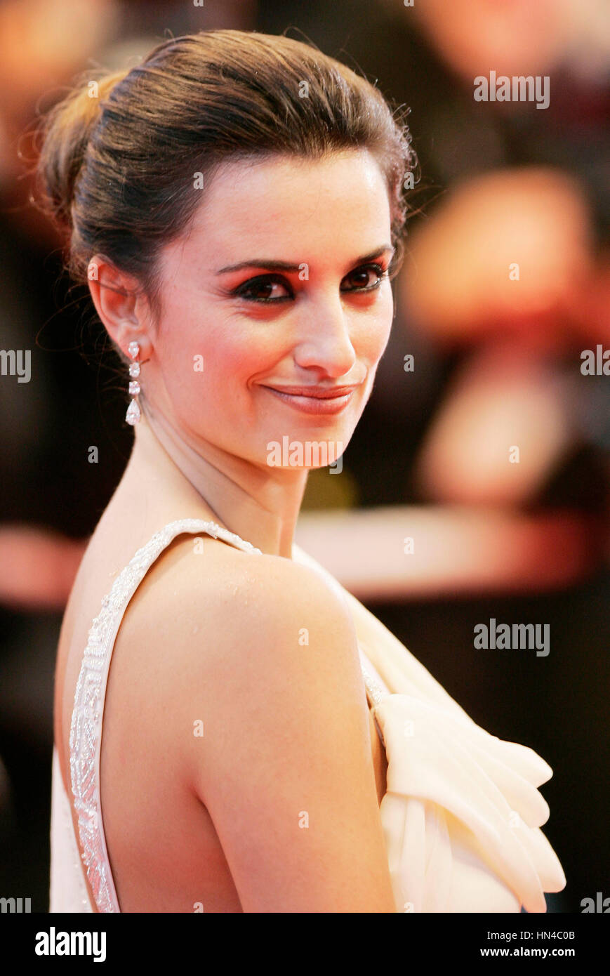 Actress Penelope Cruz arrives at the premiere for the film 'Vicky ...
