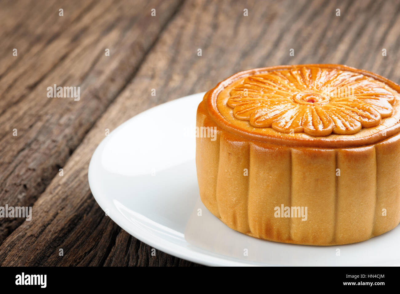 Mooncake, Chinese Mid-autumn festival dessert Stock Photo - Alamy