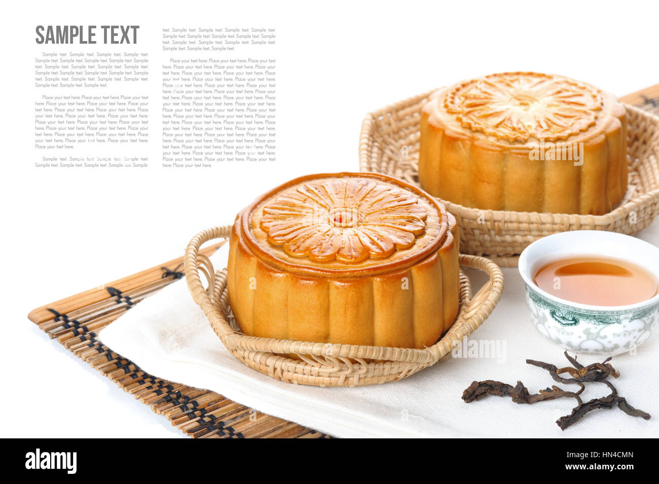 Mooncake, Chinese Mid-autumn festival dessert Stock Photo - Alamy