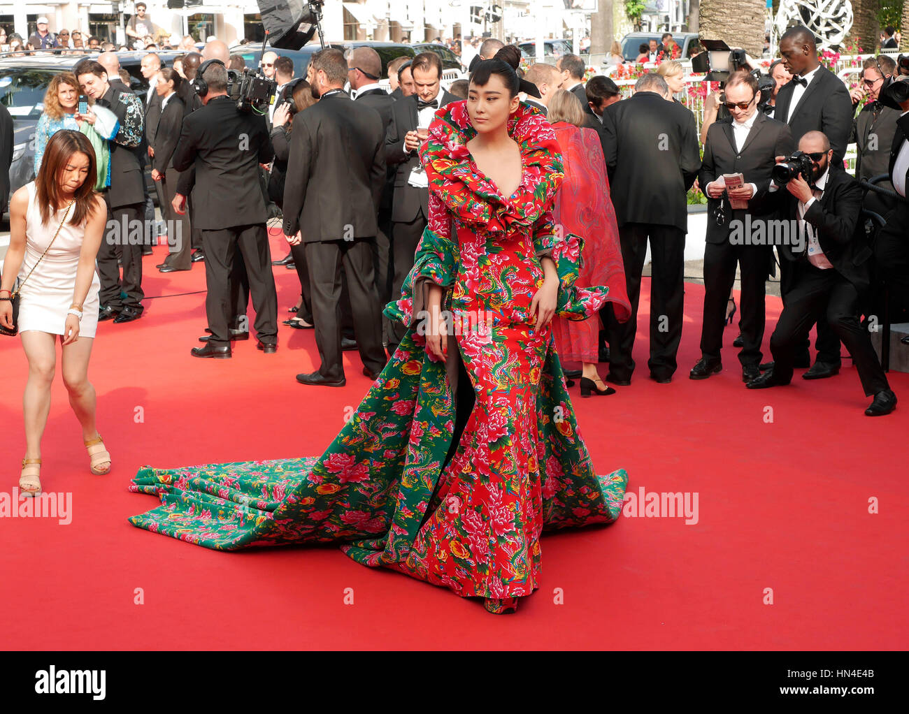 Actress Zhang Xin Yu arrives at the premiere for the film, "La Tete ...