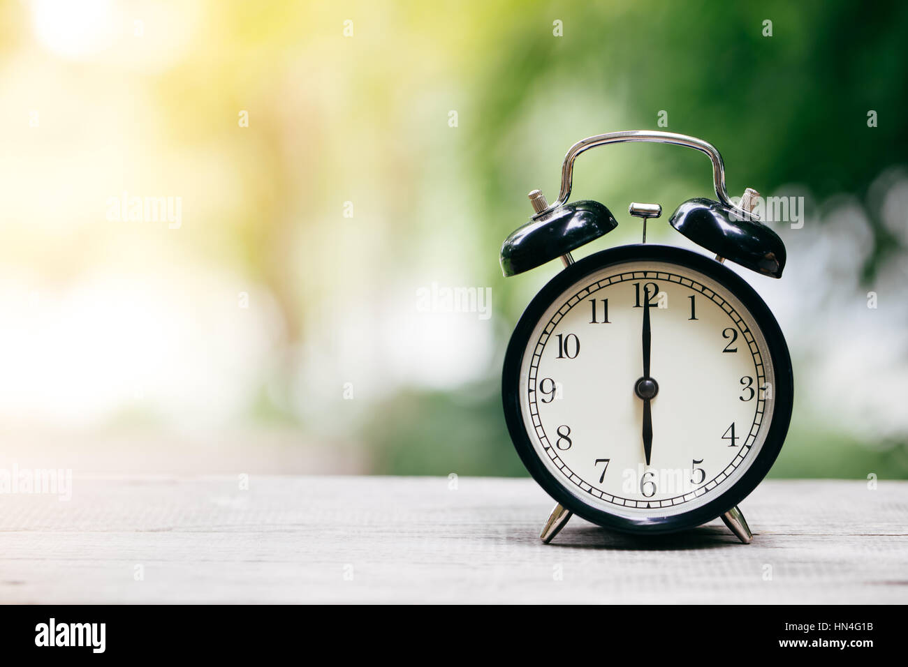 6 oclock hi-res stock photography and images - Alamy