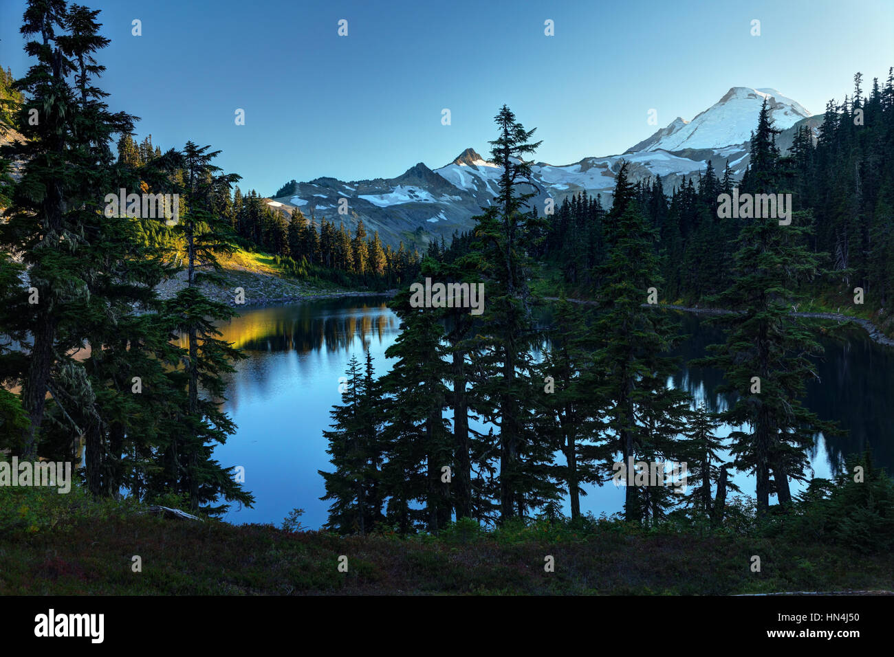 Chain lake mount baker hi-res stock photography and images - Alamy