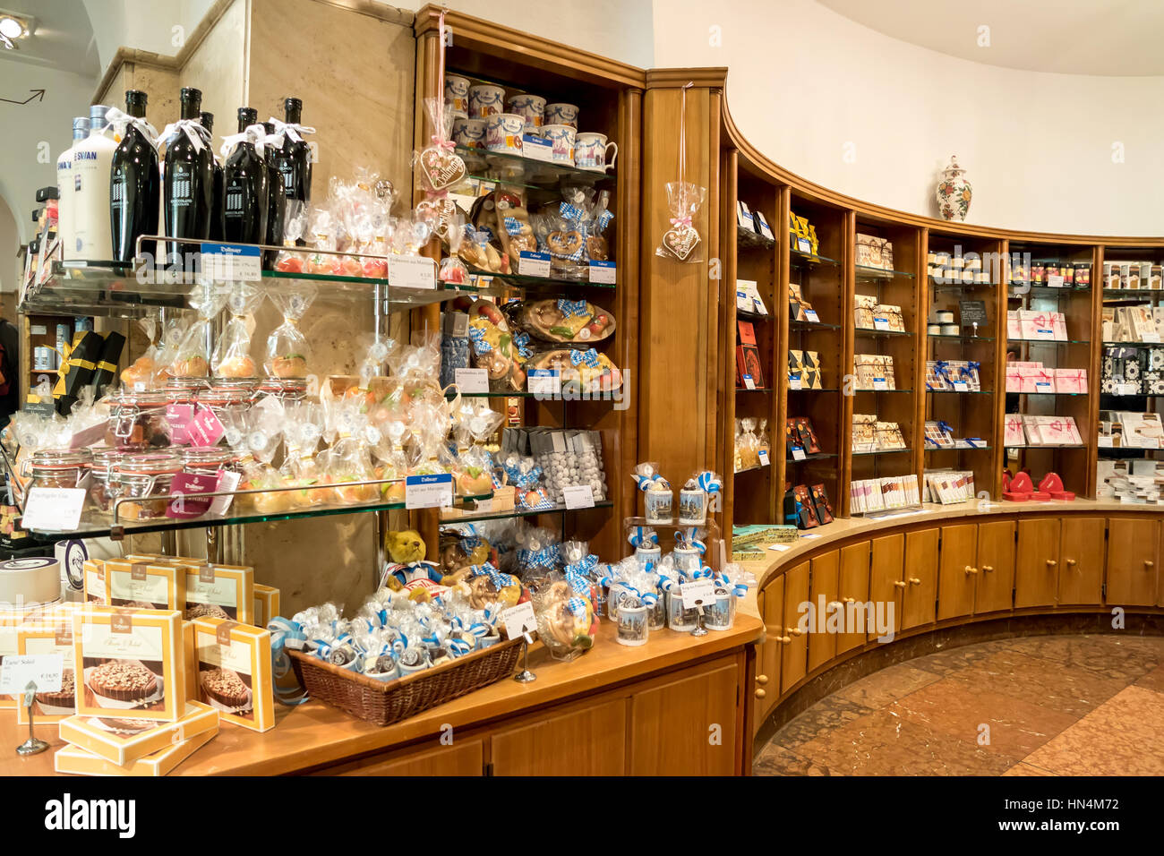 Convenience store candy hi-res stock photography and images - Alamy