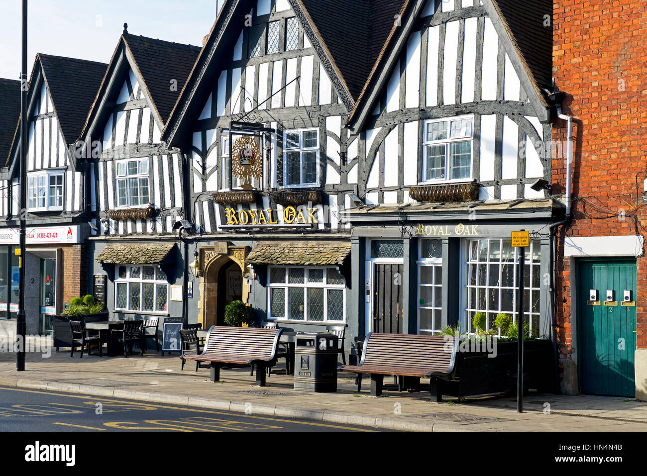 Royal Oak pub, Evesham, Worcestershire, England UK Stock Photo - Alamy