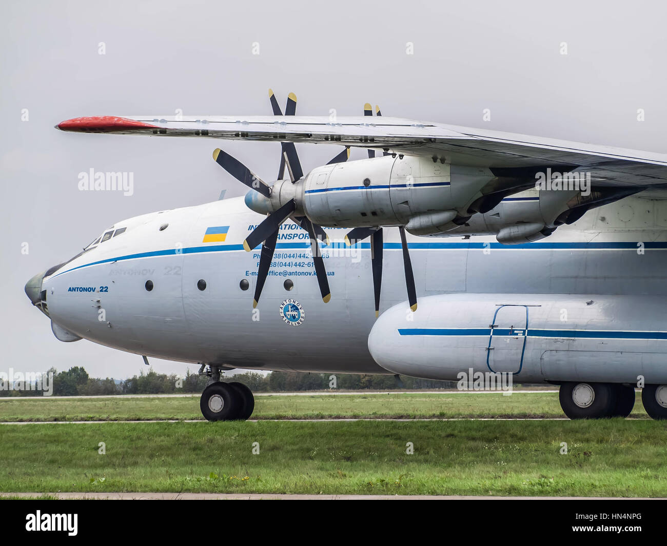 Antonov an 22 aircraft hi-res stock photography and images - Alamy