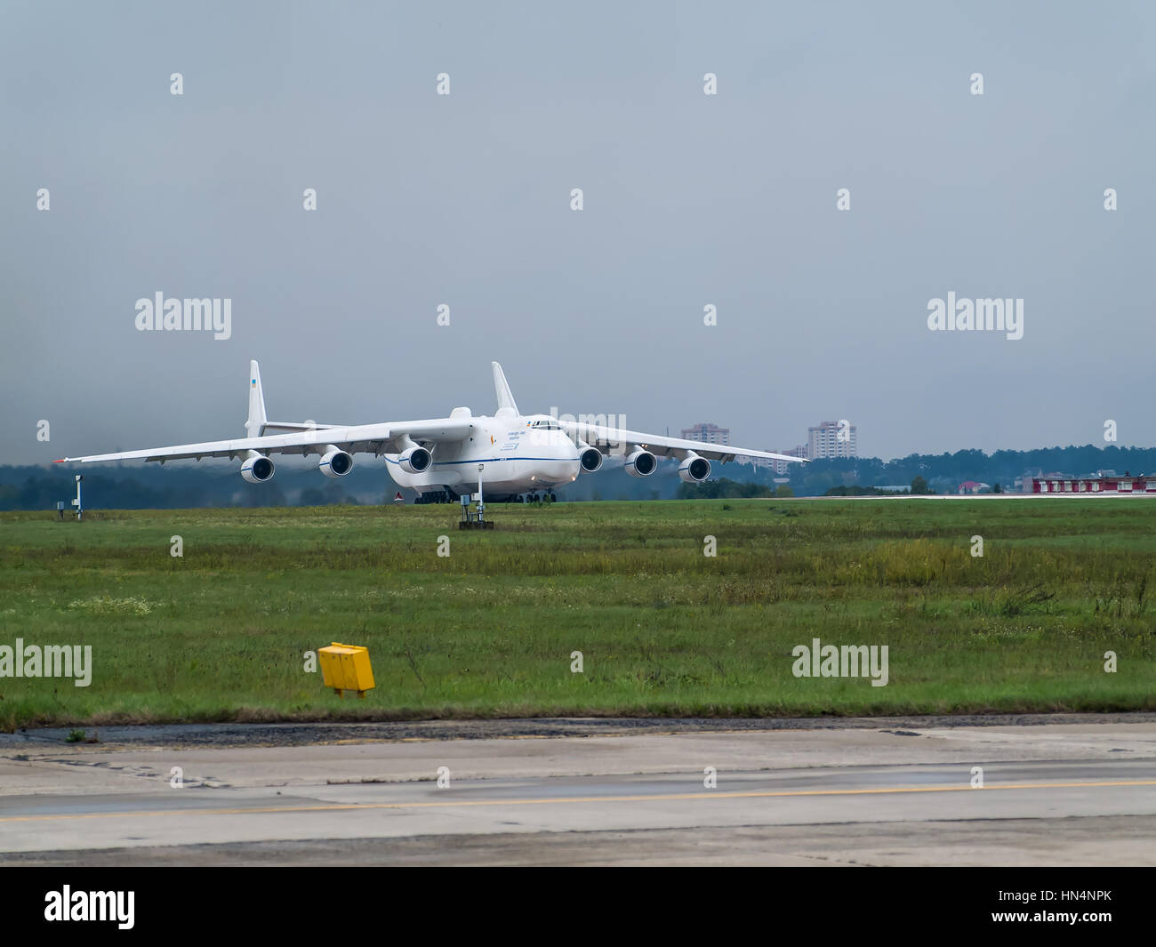 An antonov an 225 mriya aircraft hi-res stock photography and images ...