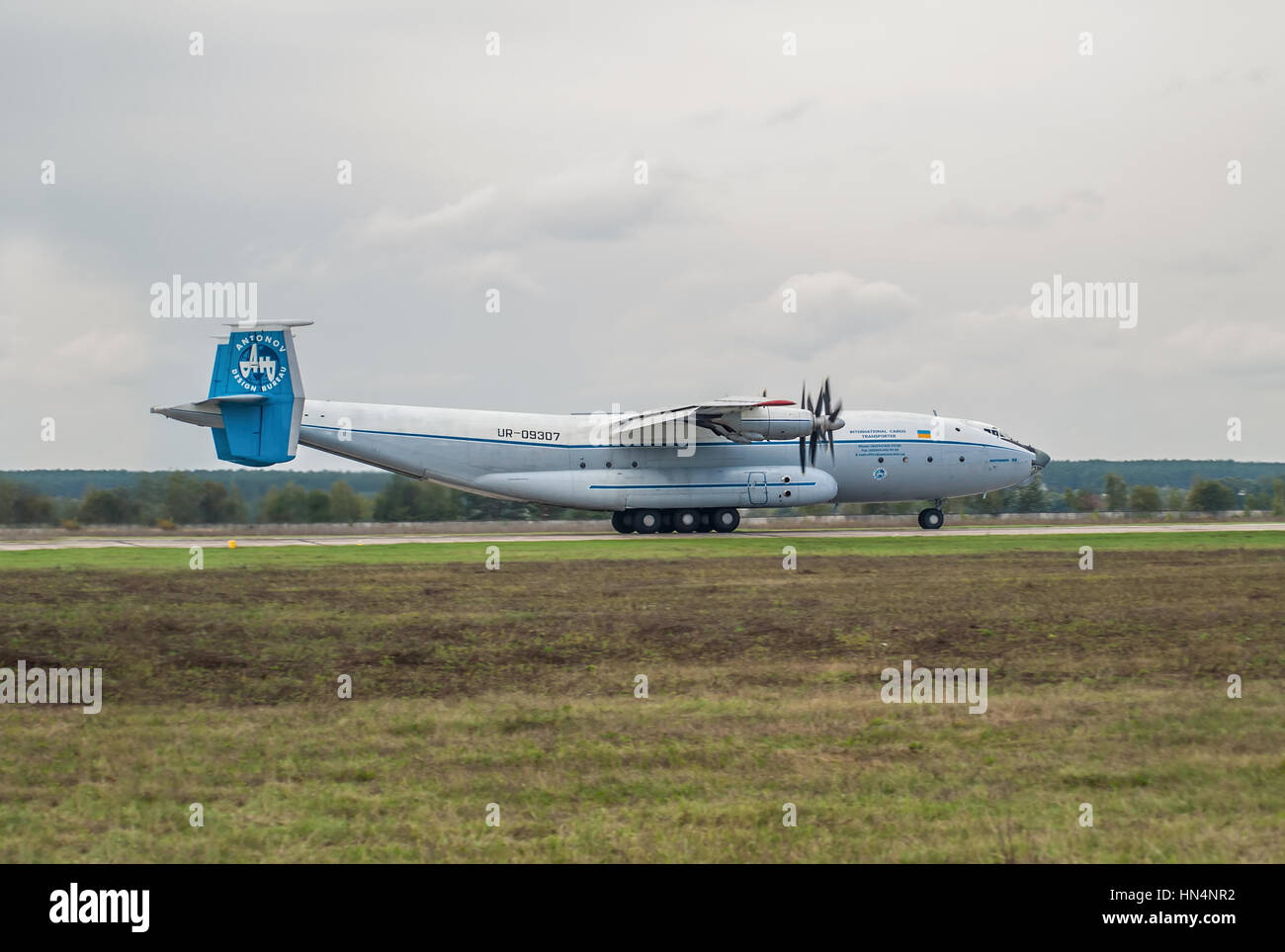 Antonov an 22 hi-res stock photography and images - Alamy