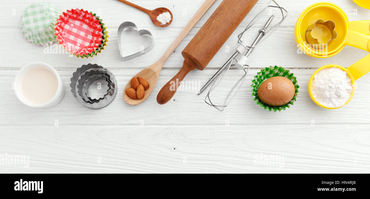 Baking background with ingredients on wooden table Stock Photo - Alamy
