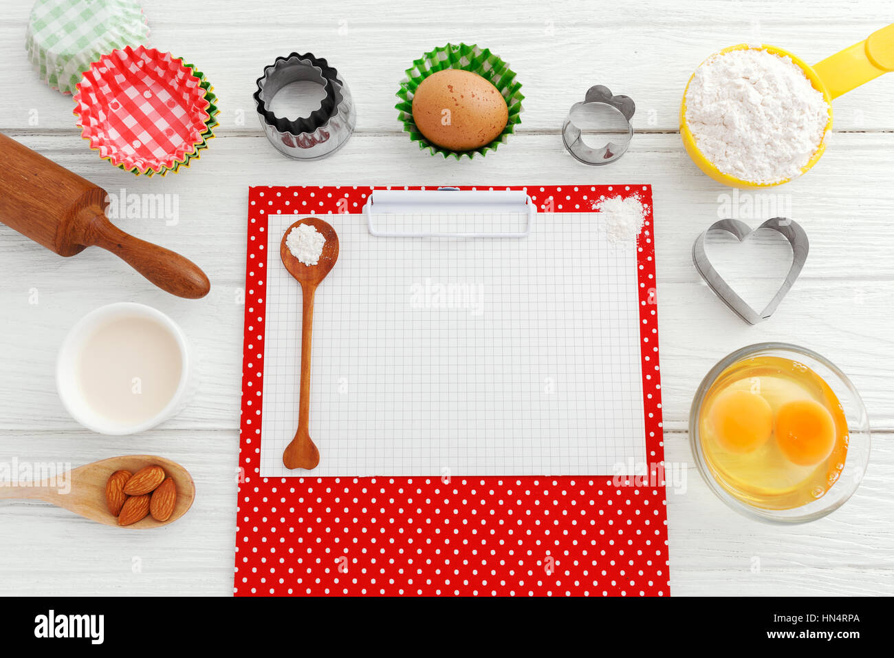 Baking background with ingredients and note paper on clipboard Stock ...