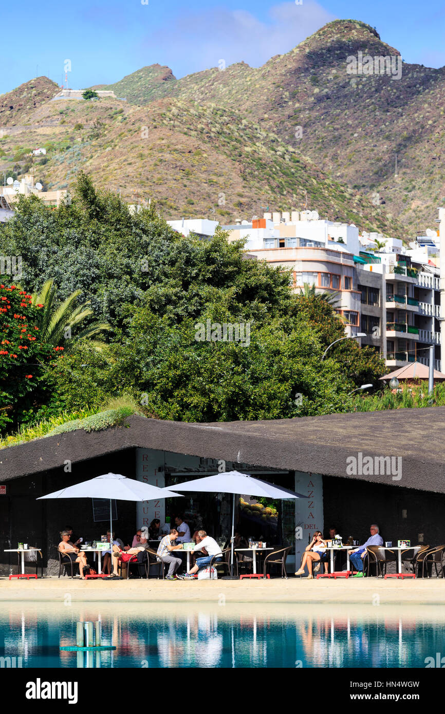 poolside cafe with people, Plaza de España, Santa Cruz de Tenerife ...