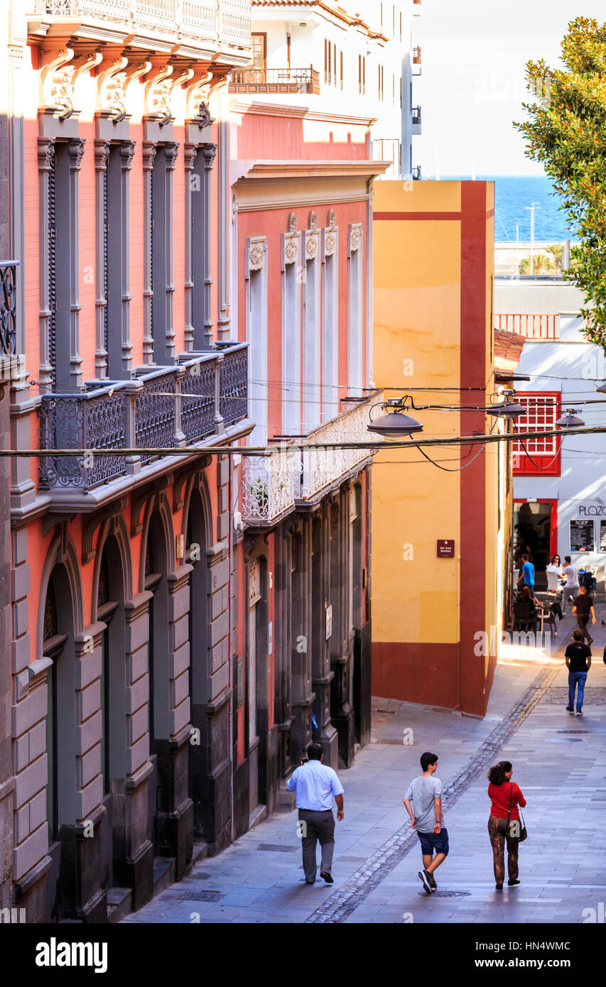 Street view, Santa Cruz de Tenerife, Tenerife Stock Photo - Alamy
