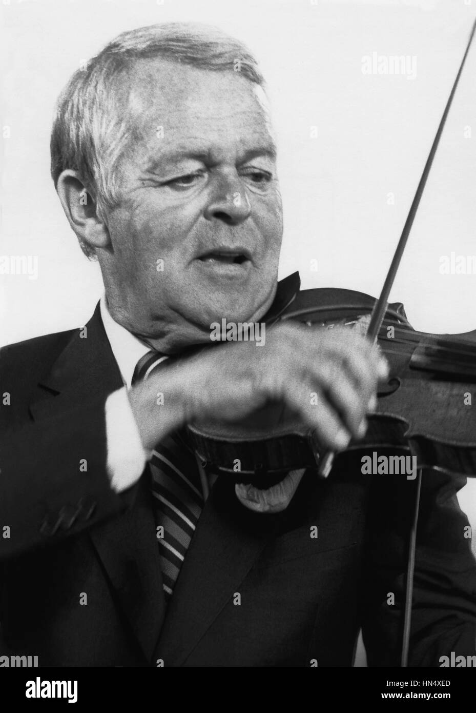 Violinist on stage Black and White Stock Photos & Images - Alamy