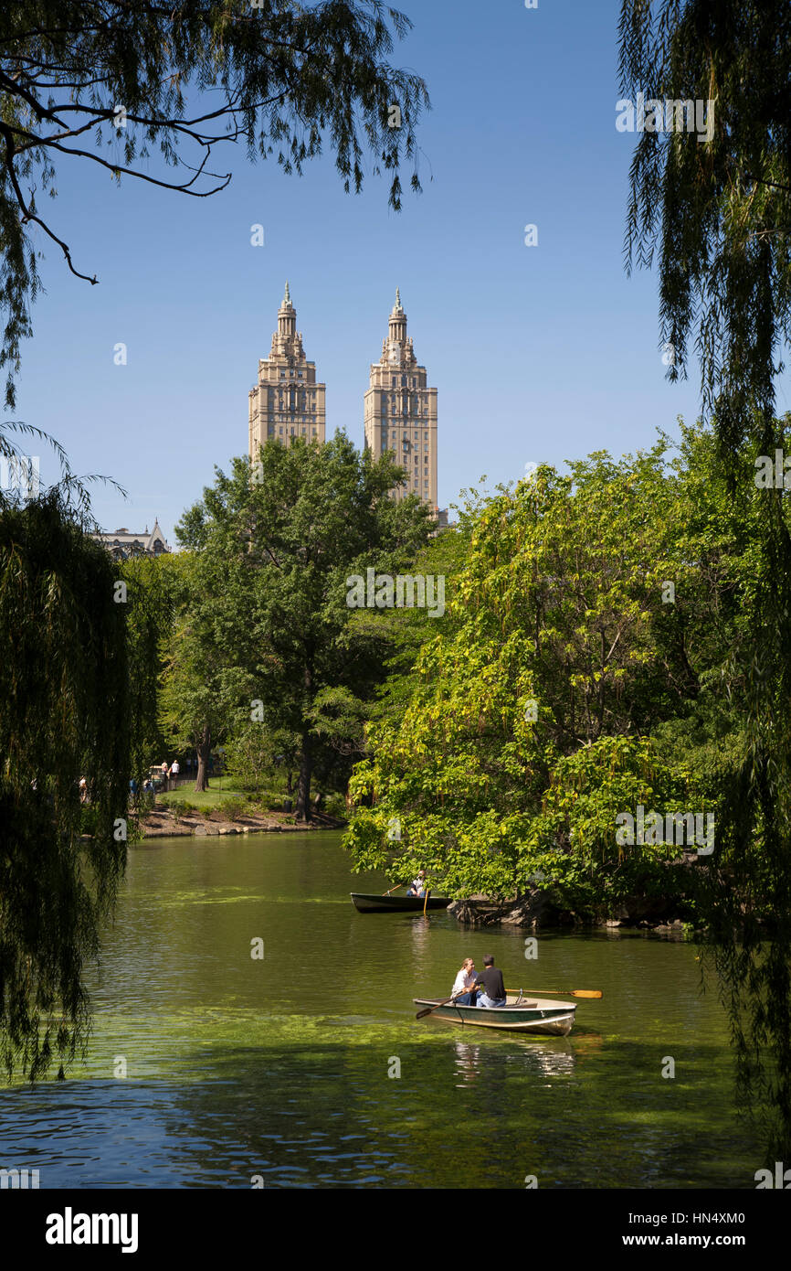 Row boat park hi-res stock photography and images - Alamy