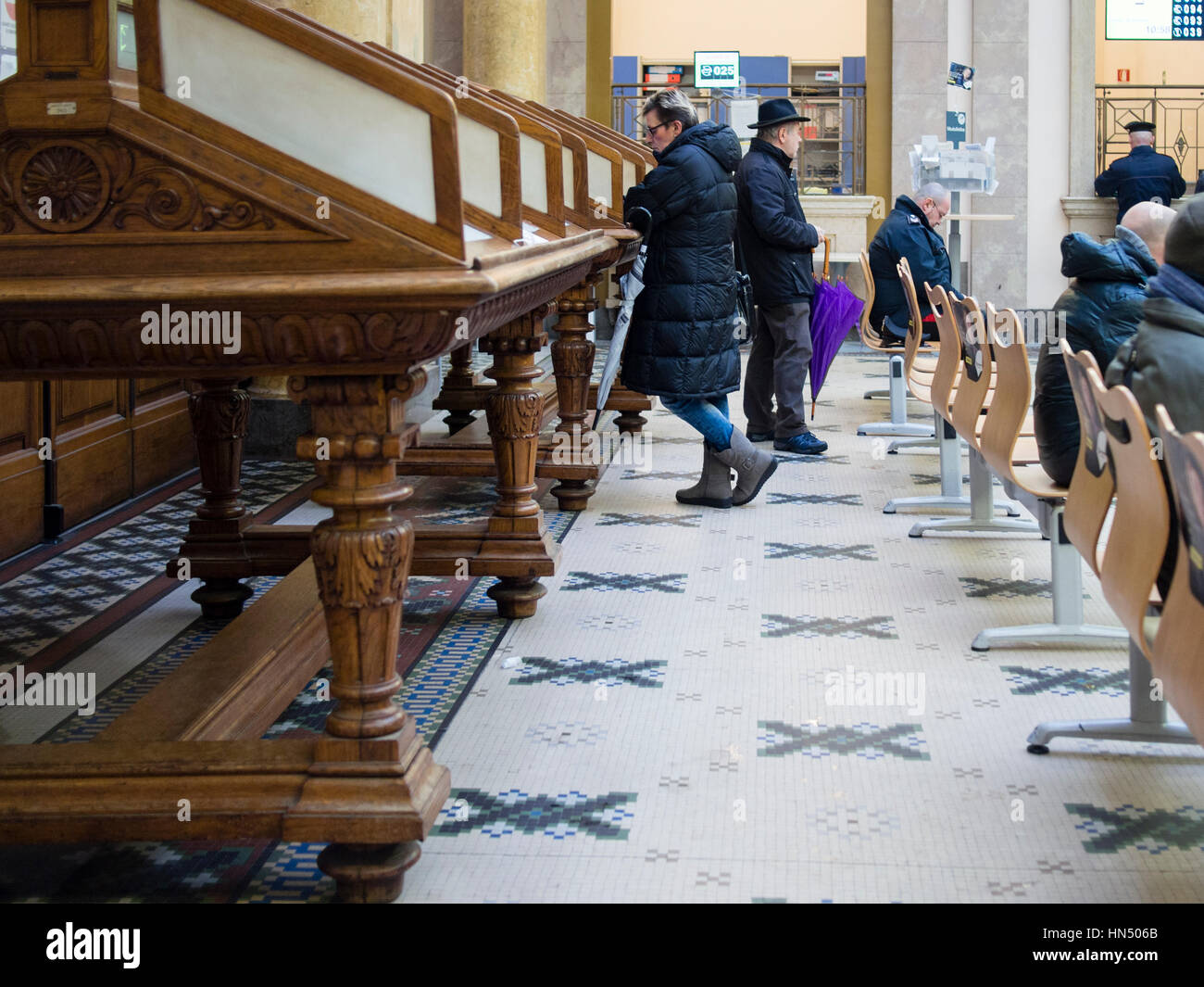 Poste office hi-res stock photography and images - Alamy
