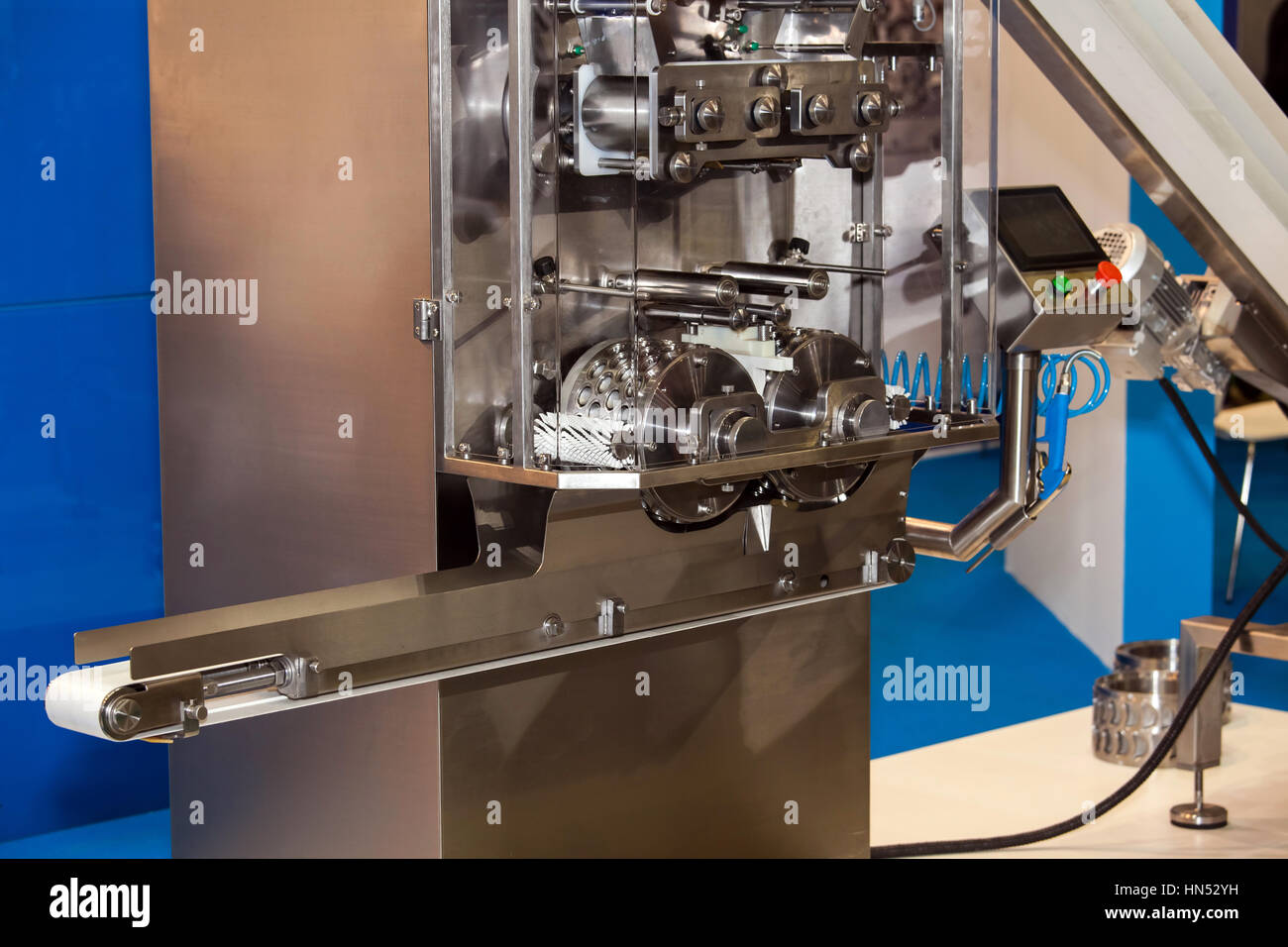 Dumpling production hi-res stock photography and images - Alamy