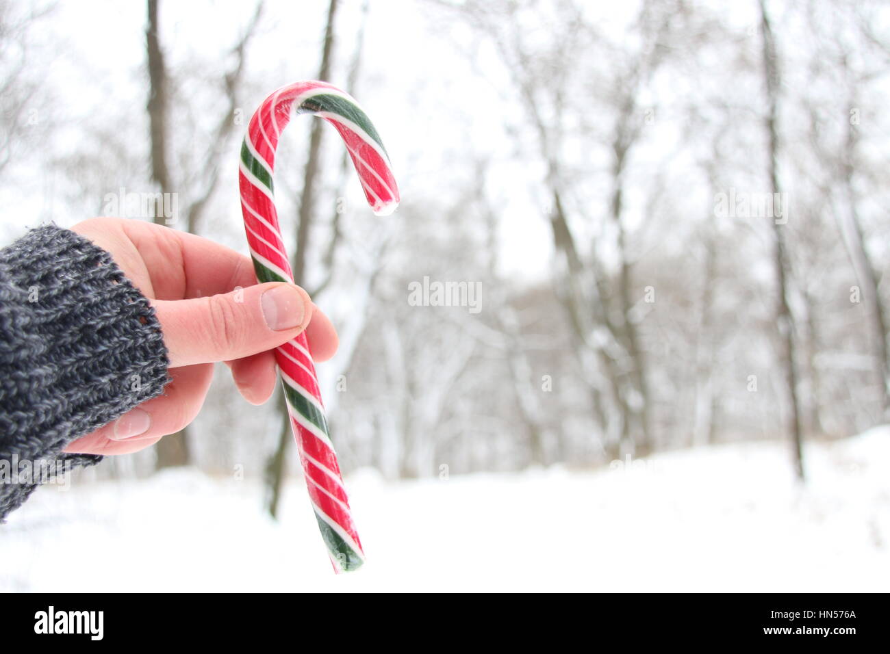 Hand holding candy hi-res stock photography and images - Alamy
