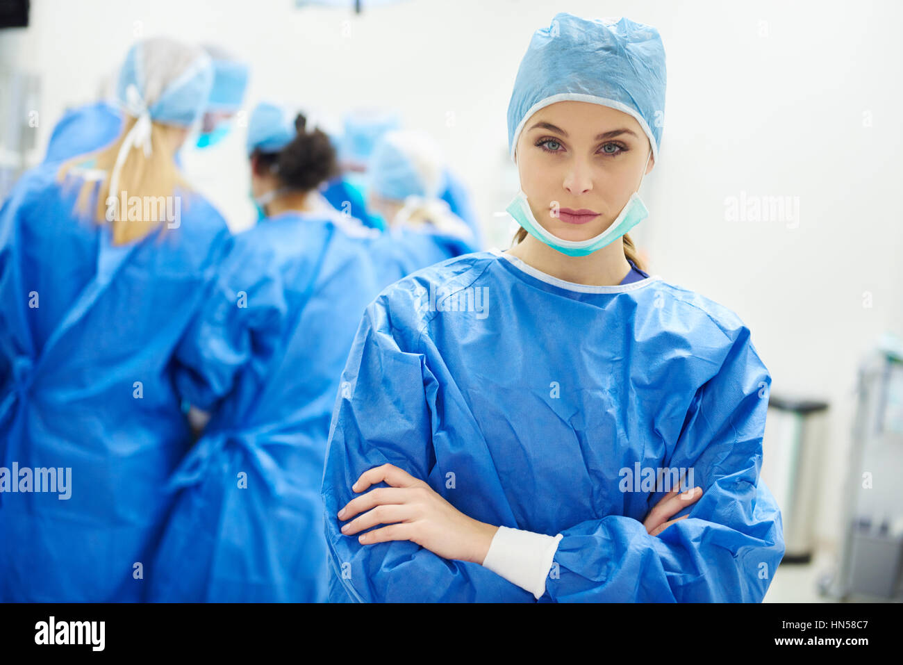 Female surgeon working in operating hi-res stock photography and images ...