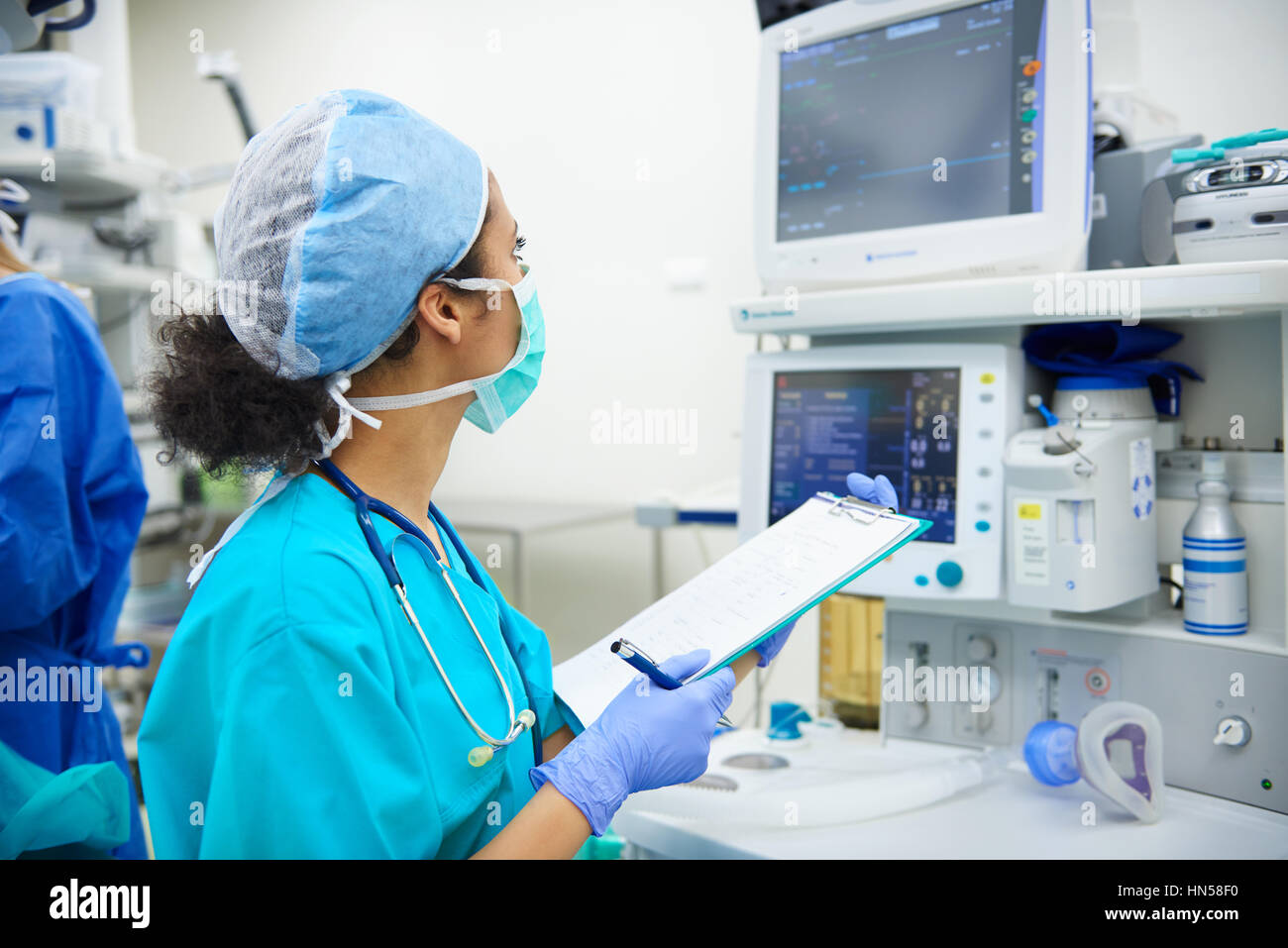 African nurse pulse hi-res stock photography and images - Alamy