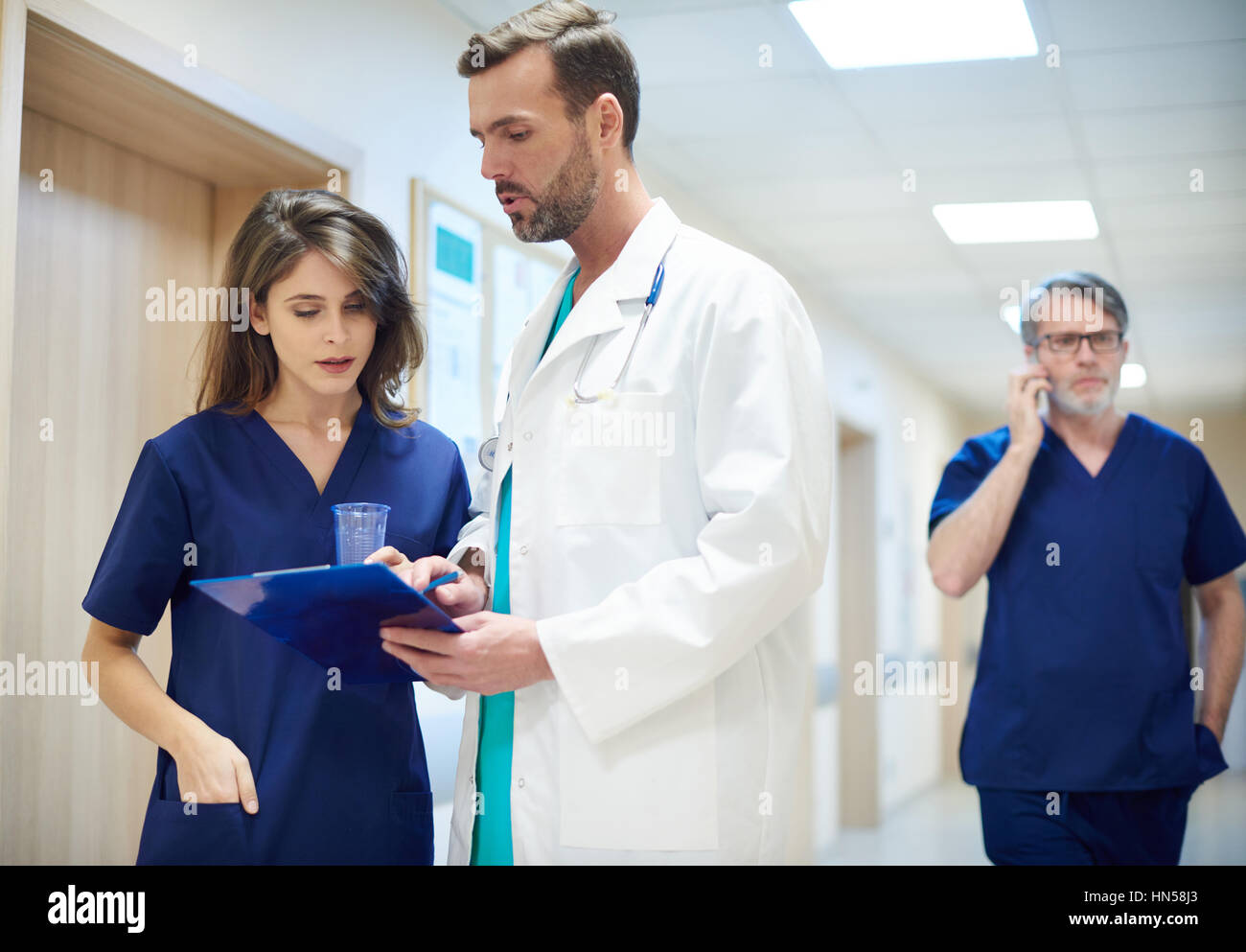 Busy hospital hi-res stock photography and images - Alamy