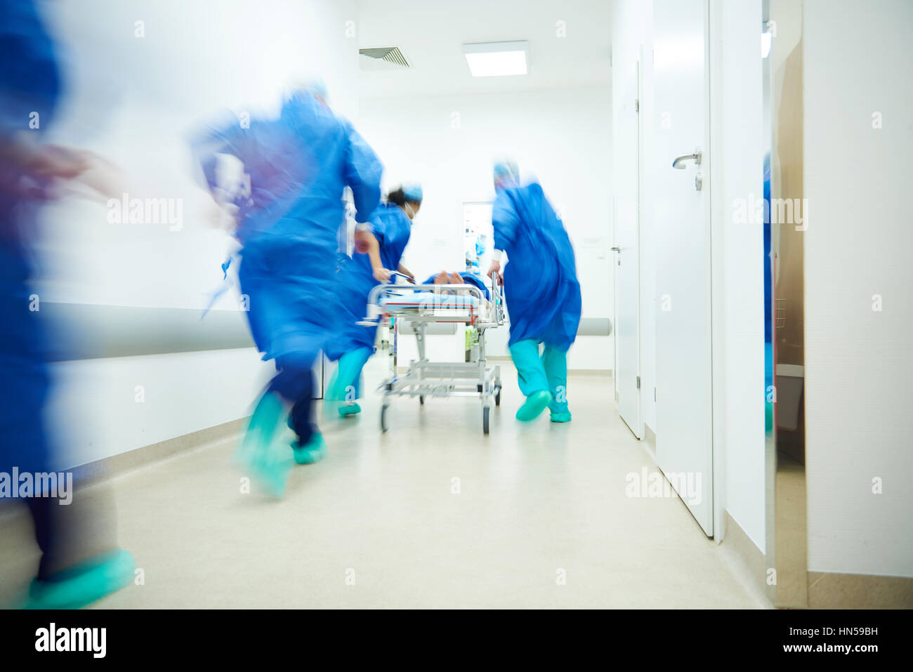 Doctors running for the surgery Stock Photo - Alamy