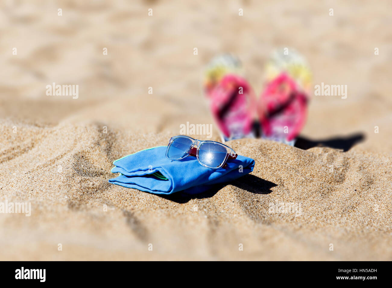 Golden flip flops hi-res stock photography and images - Alamy