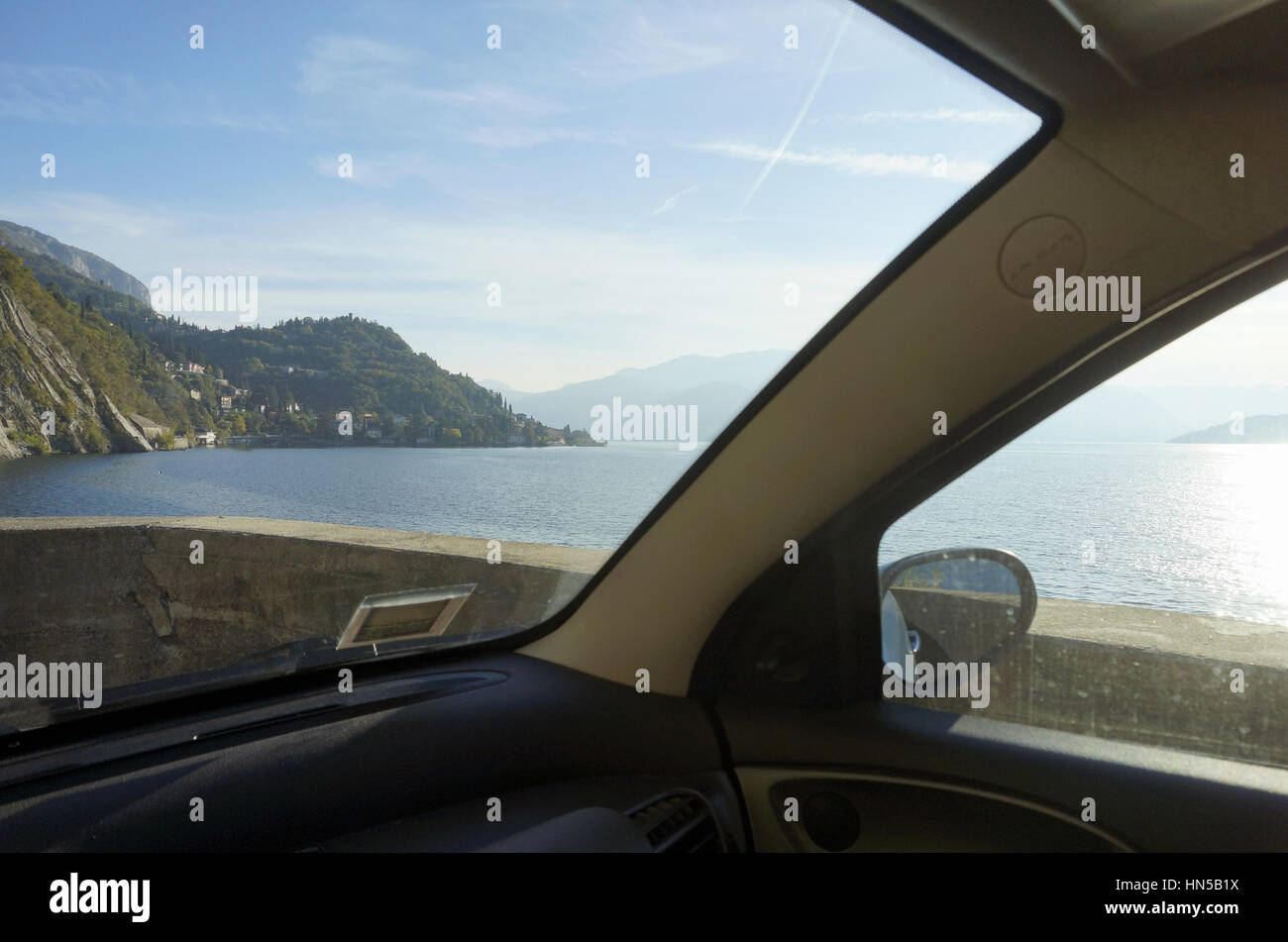 Car at lake hi-res stock photography and images - Alamy