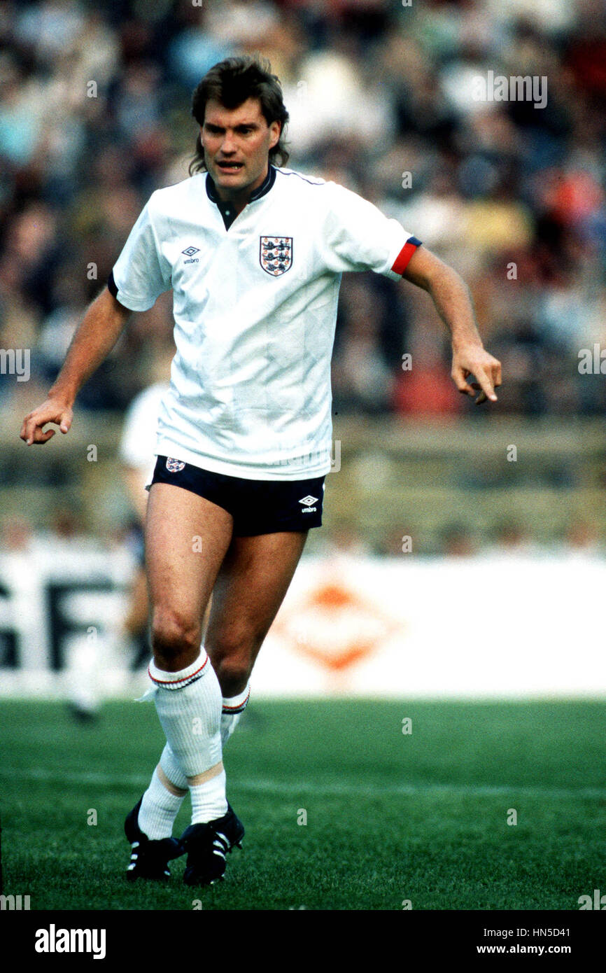 GLENN HODDLE ENGLAND & TOTTENHAM 01 April 1988 Stock Photo - Alamy