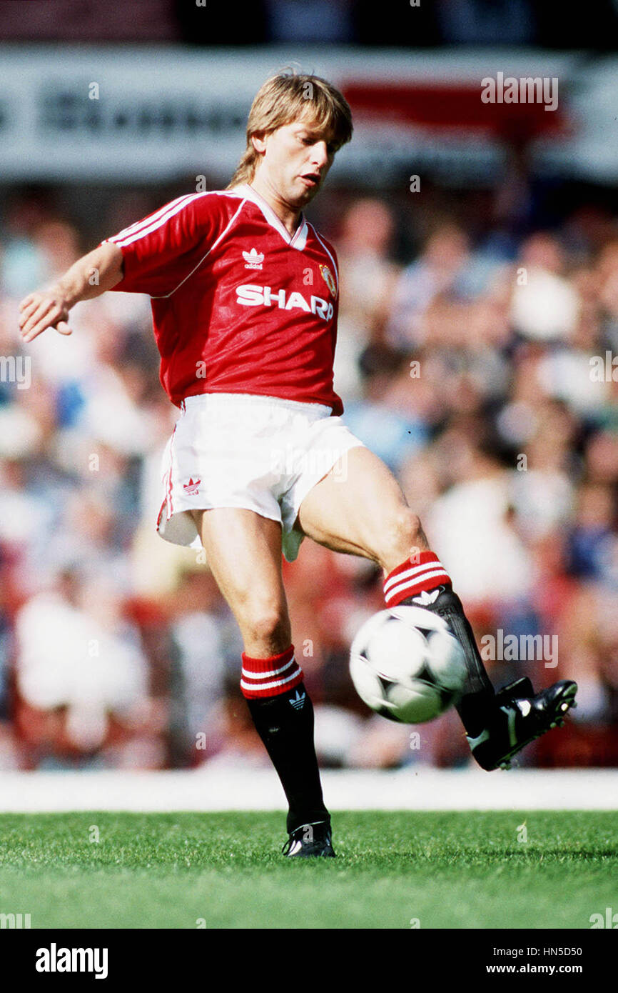 JESPER OLSEN MANCHESTER UNITED & DENMARK 01 August 1988 Stock Photo - Alamy