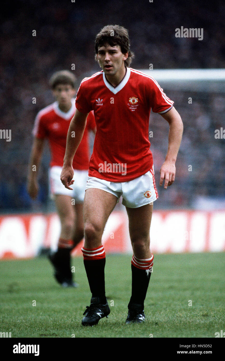 BRYAN ROBSON MANCHESTER UNITED & ENGLAND 01 May 1983 Stock Photo - Alamy