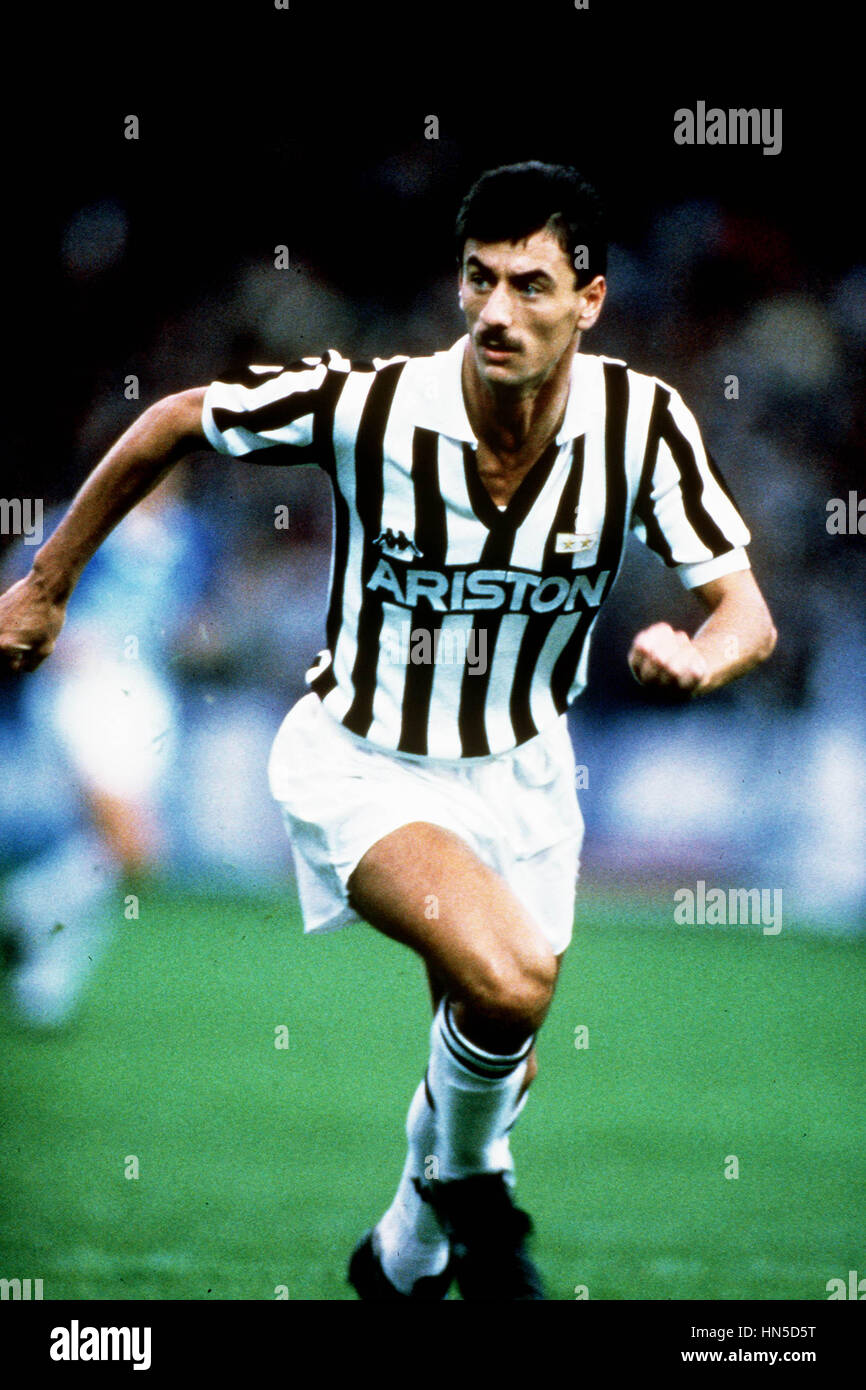 IAN RUSH JUVENTUS & WALES 02 August 1987 Stock Photo - Alamy