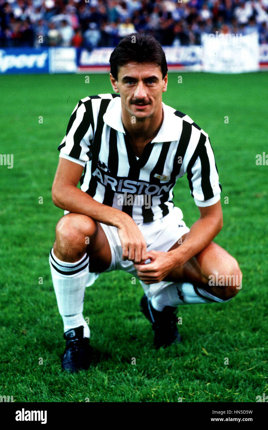 IAN RUSH JUVENTUS & WALES 02 August 1987 Stock Photo - Alamy