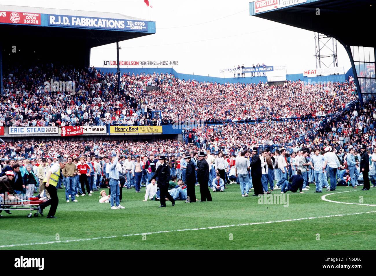 Hillsborough disaster liverpool forest hi-res stock photography and ...