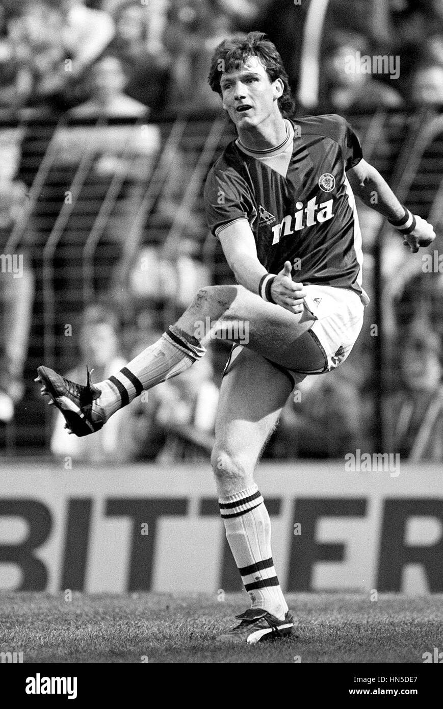 Aston Villa Fc Black and White Stock Photos & Images - Alamy