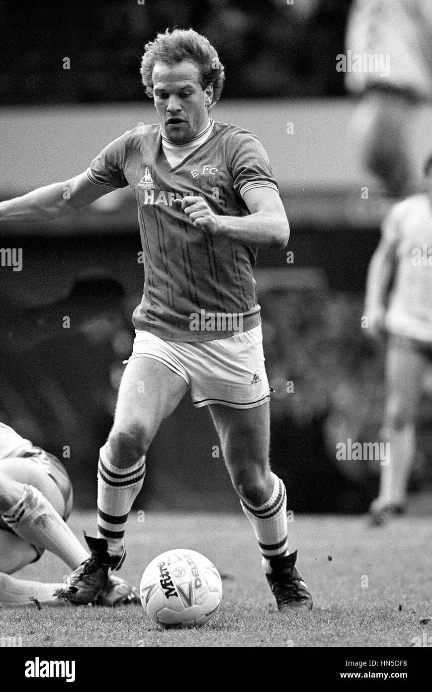 ANDY GRAY EVERTON FC 16 April 1985 Stock Photo - Alamy
