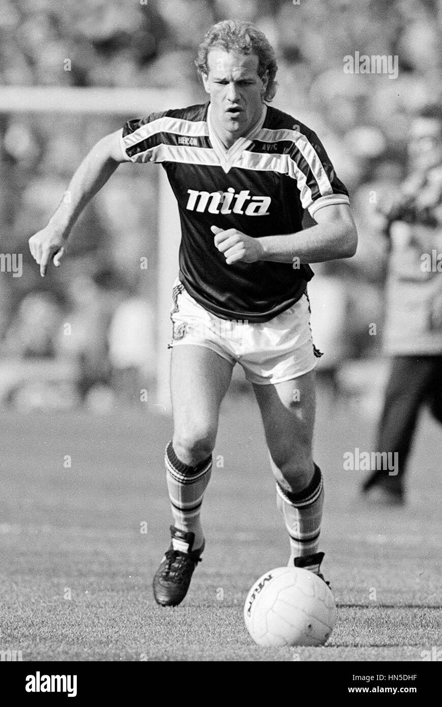 Andy gray aston villa hi-res stock photography and images - Alamy