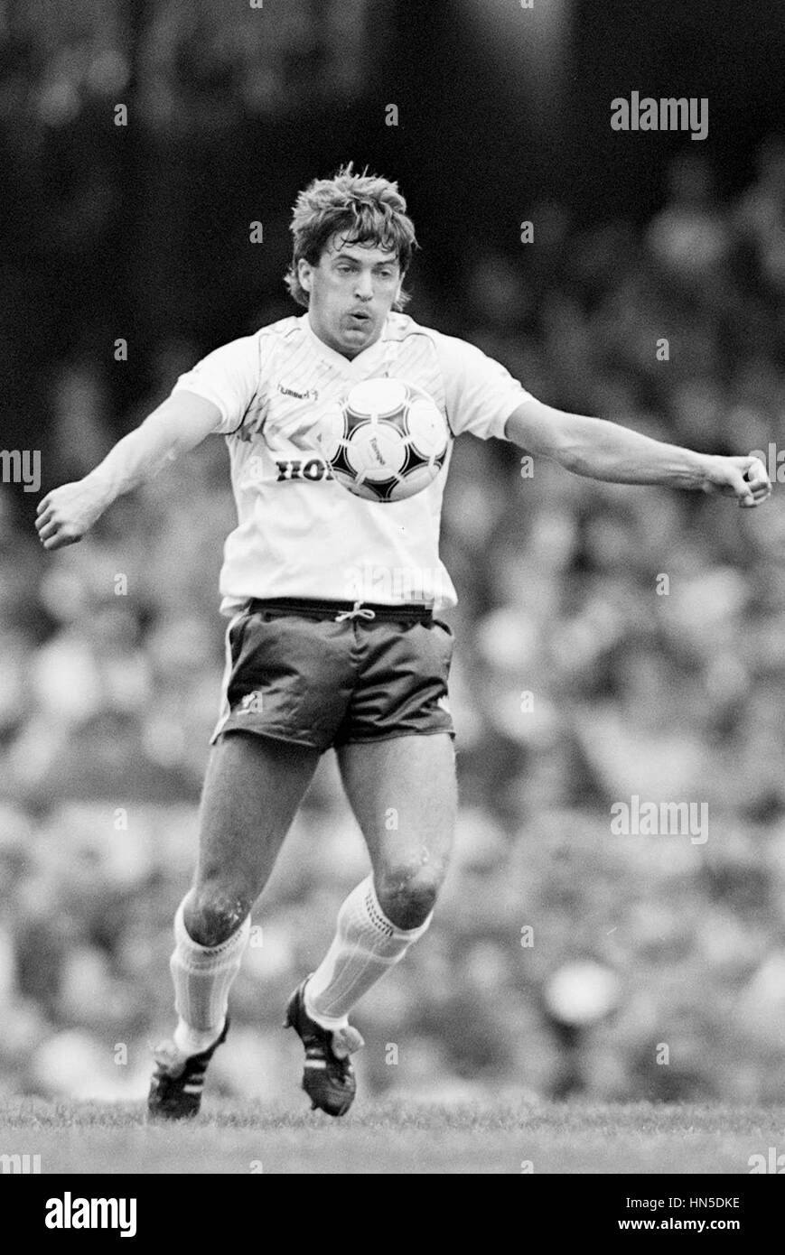 Gary mabbutt tottenham hotspur hi-res stock photography and images - Alamy