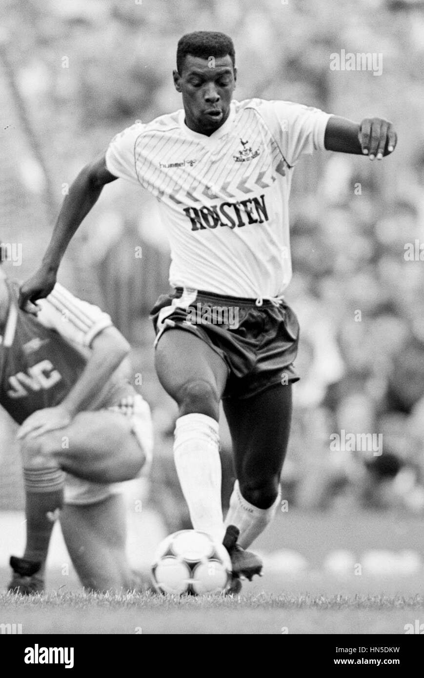 MITCHELL THOMAS TOTTENHAM HOTSPUR FC 27 September 1986 Stock Photo - Alamy