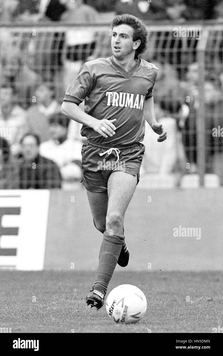 NIGEL WINTERBURN WIMBLEDON FC 12 November 1986 Stock Photo - Alamy