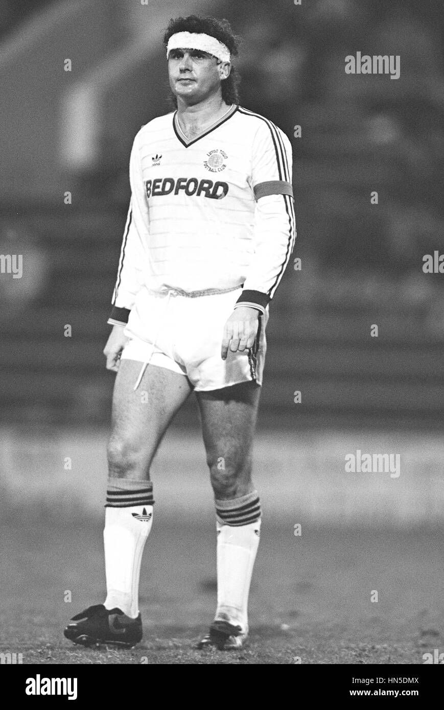 STEVE FOSTER LUTON TOWN FC 12 November 1986 Stock Photo - Alamy