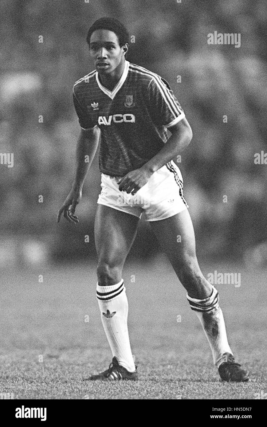 PAUL INCE WEST HAM UNITED FC 12 December 1986 Stock Photo - Alamy