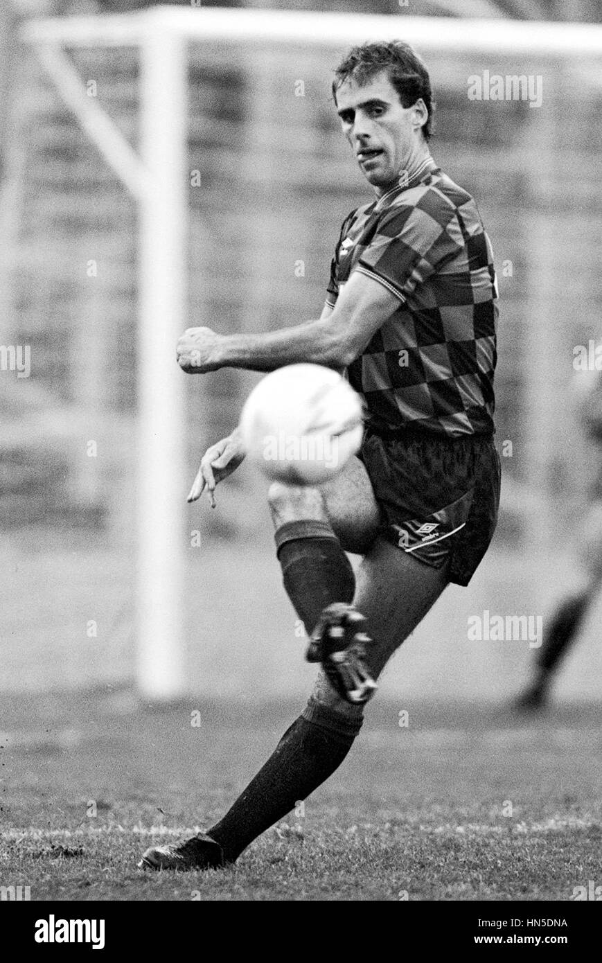 MICK MCCARTHY MANCHESTER CITY FC 12 December 1986 Stock Photo - Alamy