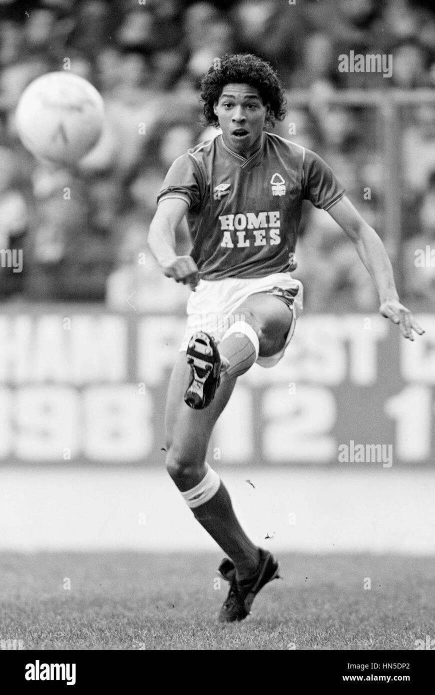 DES WALKER NOTTINGHAM FOREST FC 22 March 1987 Stock Photo - Alamy